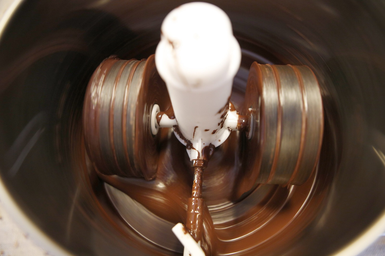 Conchadora de cacao: qué es, cómo funciona en chocolate